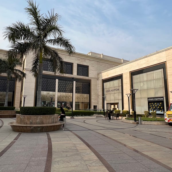 DLF Emporio - 40 tips from 1959 visitors