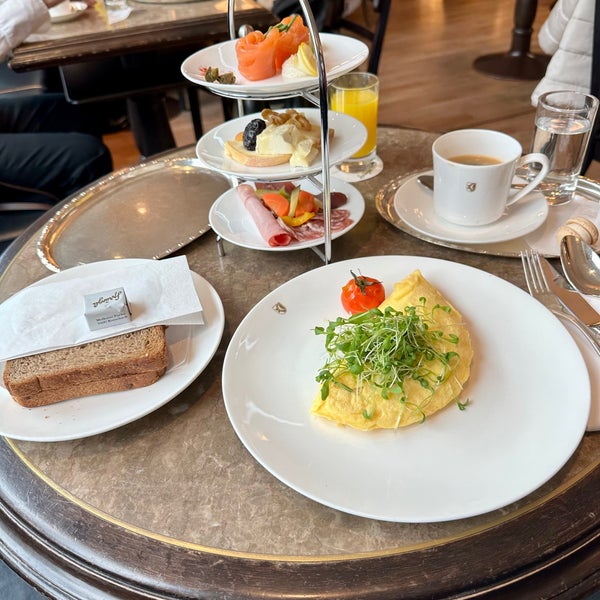 Photos at Sprüngli - Lindenhof - Zürich, Zürich