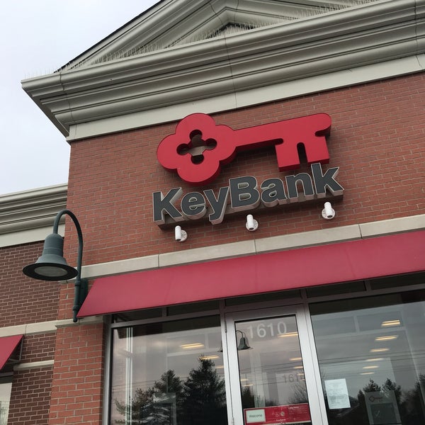 KeyBank - 1610 W Oak St