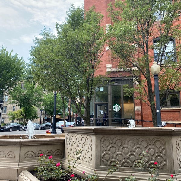 Starbucks - University Village - Little Italy - Chicago, IL