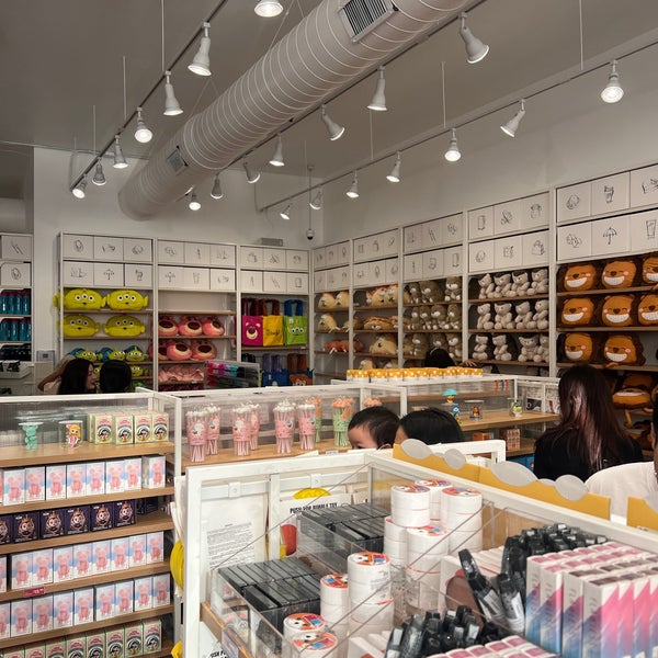 Miniso - Armour Square - 2263 S Wentworth Ave