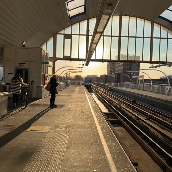 Metrostation Spijkenisse Centrum - Metro Station in Spijkenisse