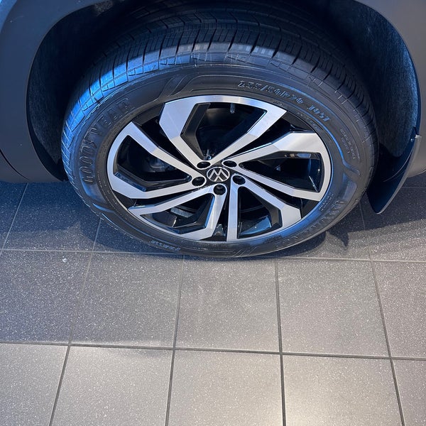 Pignataro Volkswagen - Everett Mall South - 10633 Evergreen Way