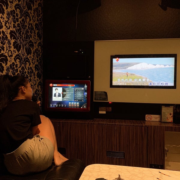 Red Box Karaoke - Karaoke Bar in George Town
