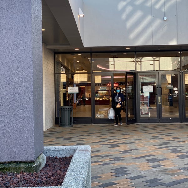 Photos at Semiahmoo Shopping Centre - South Surrey - 8 tips