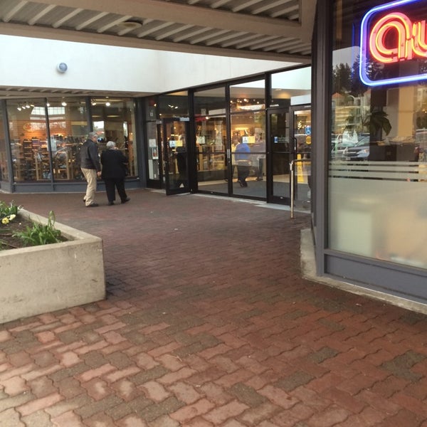 Photos at Semiahmoo Shopping Centre - South Surrey - 8 tips