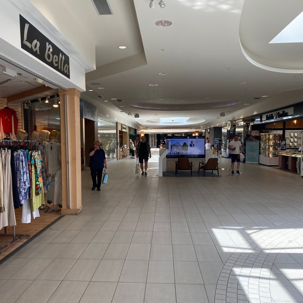 Photos at Semiahmoo Shopping Centre - South Surrey - 8 tips