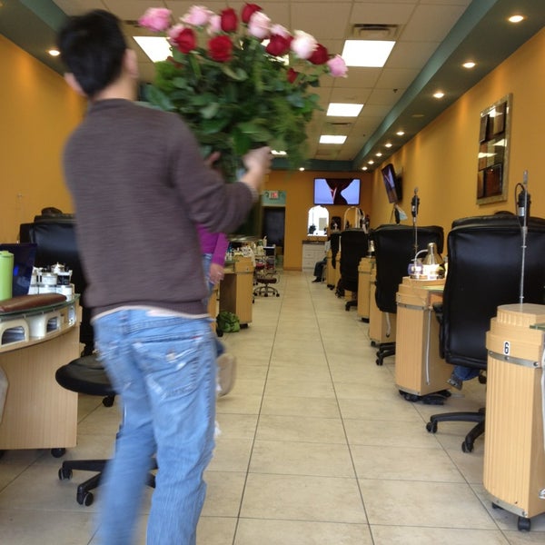 Nail Club - 5 tips from 68 visitors