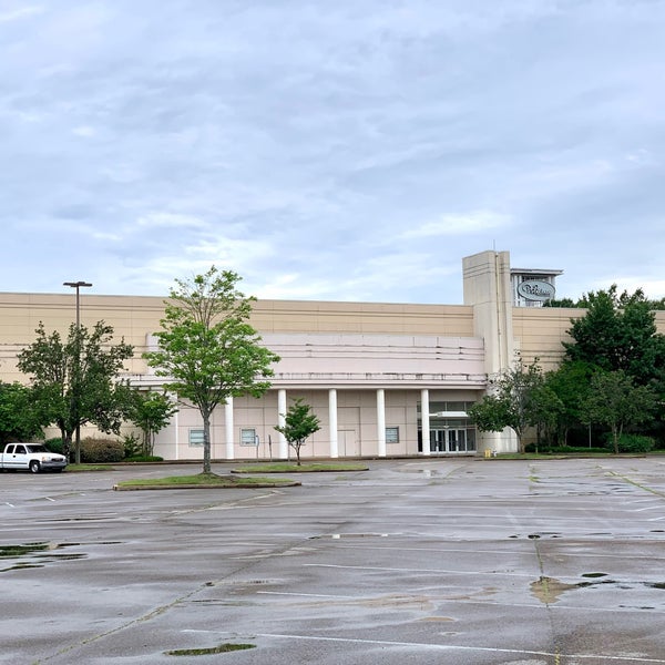 Photos at Wolfchase Galleria - Shopping Mall