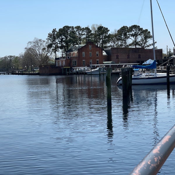 Mariners' Wharf - Harbor or Marina in Waterfront