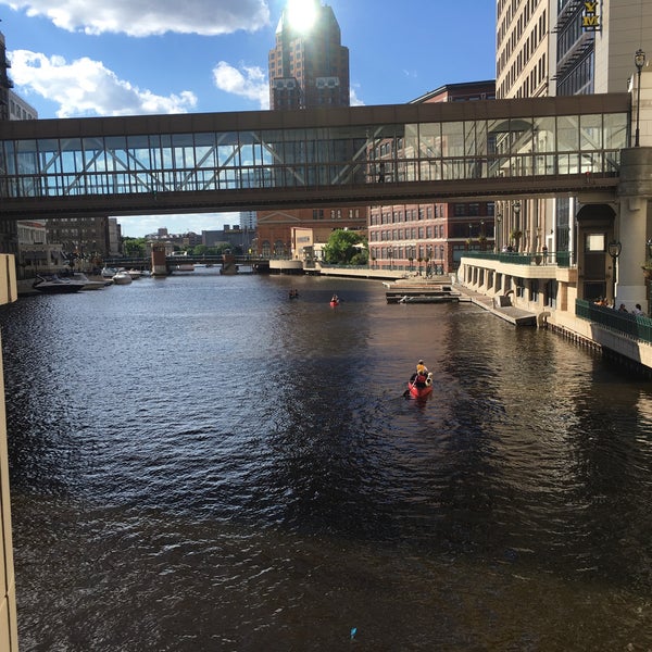 Photos at Chase Tower - Office in Milwaukee