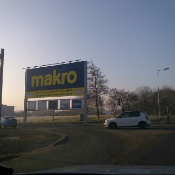 Makro - Irlam - 4 tips from 158 visitors