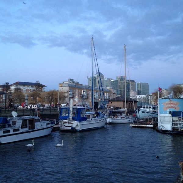 Wibbley Wobbley Floating Pub (Now Closed) - Surrey Docks - South Dock ...