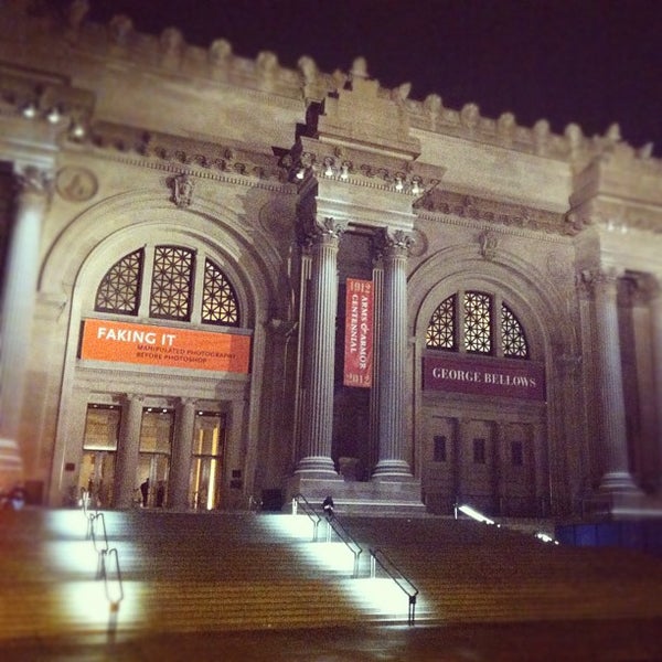 Photos at Metropolitan Museum Steps - Central Park - New York, NY