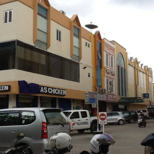 Mal Lembuswana - Shopping Mall