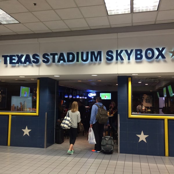 Texas Stadium Skybox - Bar in DFW Airport