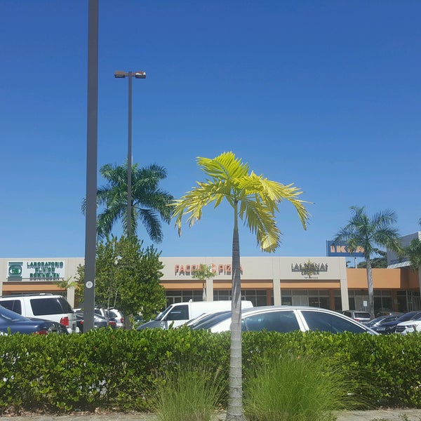 Escorial Shopping Village - 3 tips from 240 visitors