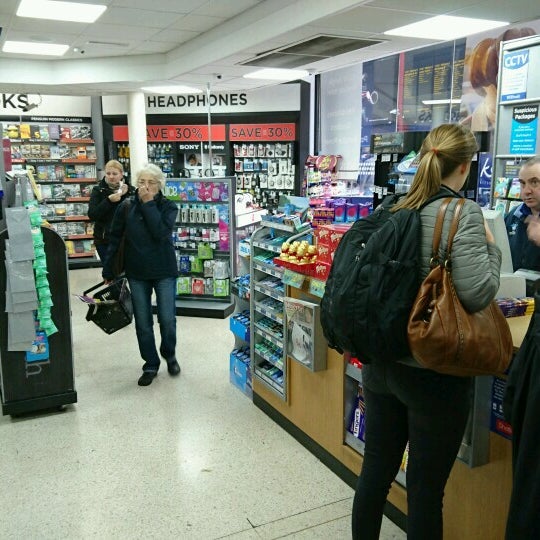 WHSmith - Central Liverpool - Lime Street Railway Station
