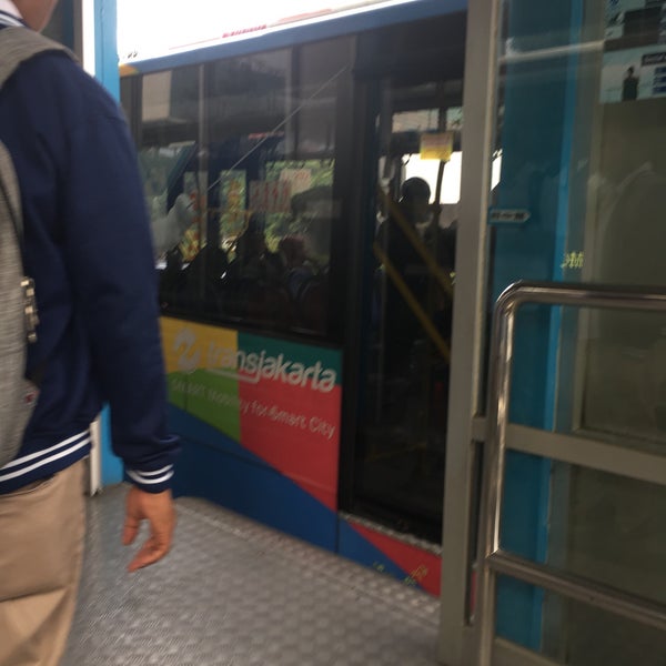 Halte TransJakarta Kuningan Madya - Jalan HR Rasuna Said