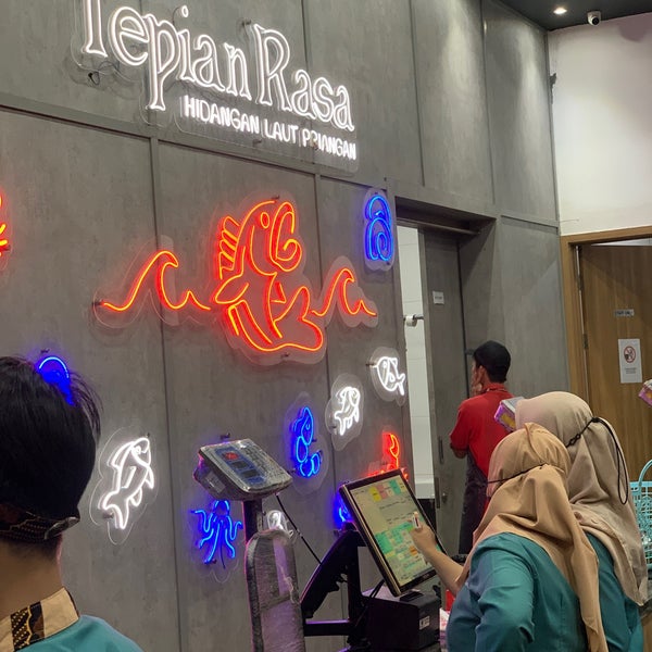 Tepian Rasa Seafood Resto - Kecamatan Pinang, Banten