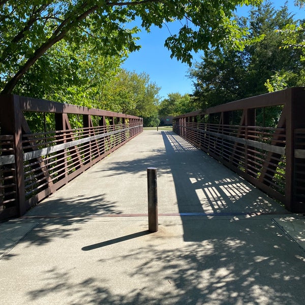 Hunter's Creek pedestrian bridge - Frisco, TX
