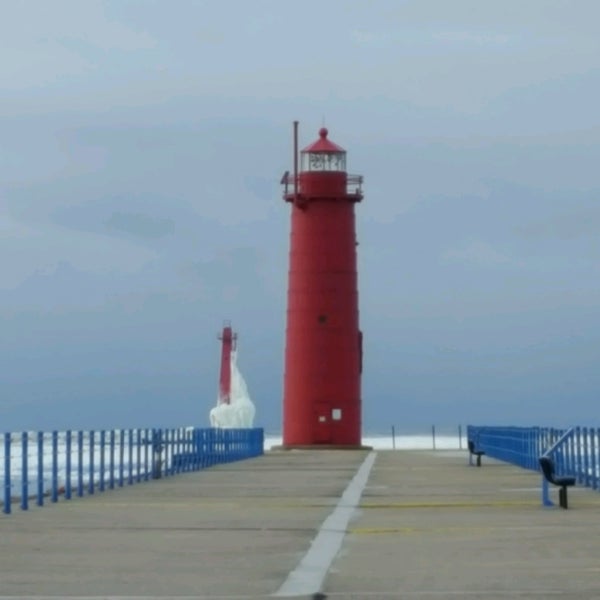 Muskegon South Pierhead Lighthouse - Lighthouse in Muskegon