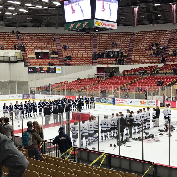 Photos at Veterans Memorial Coliseum at the Alliant Energy Center ...