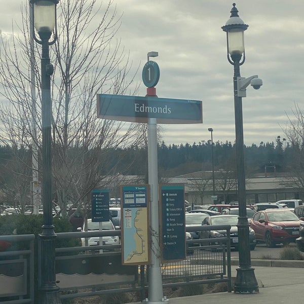 Photos at Edmonds Amtrak Station (EDM) - Edmonds, WA