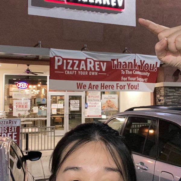 Pizzarev Logo