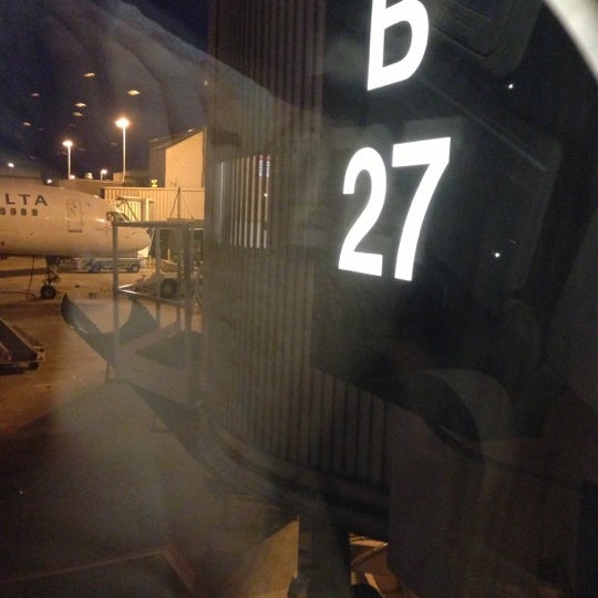 Photos at Gate B27 - Concourse B
