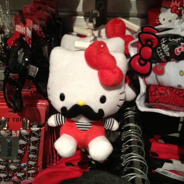 Photos at Hot Topic - Clothing Store in Galleria