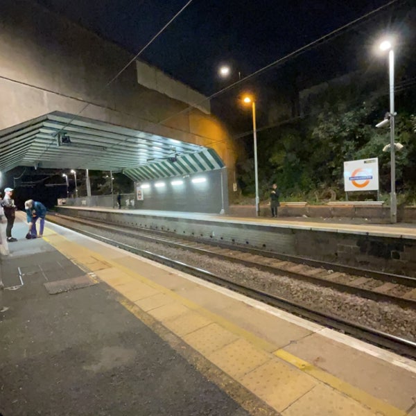 Dalston Kingsland Railway Station (DLK) - Rail Station in Dalston