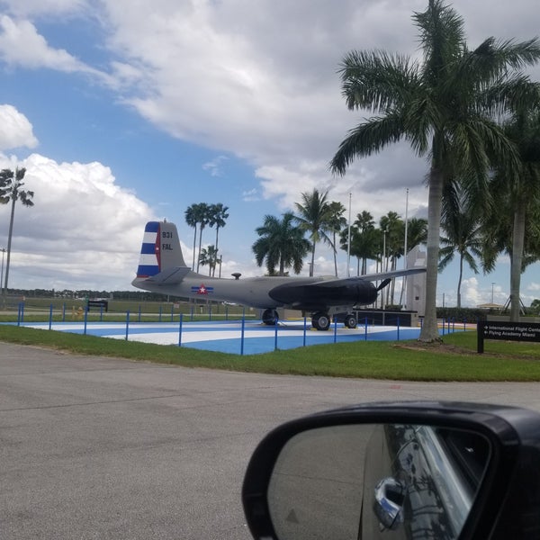 Miami Flight Service Station - KTMB Kendall Tamiami Executive Airport ...