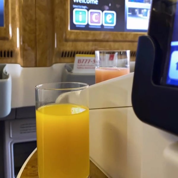 Emirates Flight 147 - Plane in مطار دبي الدولي