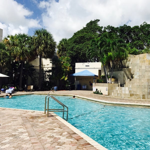 Westin Pool - 2 tips