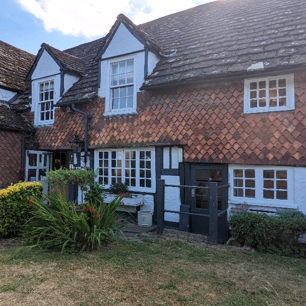 Ye Olde Six Bells - Pub in Horley