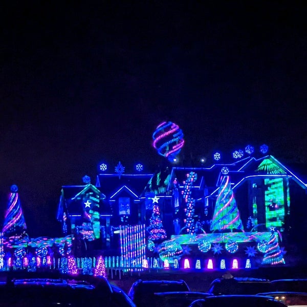 Larsen's Christmas Light Show (Now Closed) - Art Gallery