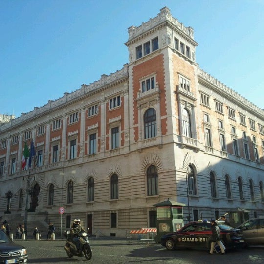 Piazza del Parlamento - Colonna - 6 tips