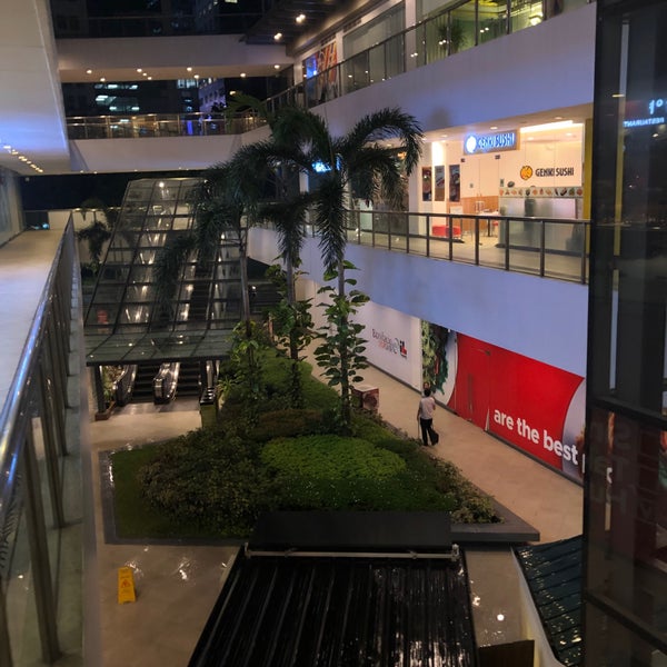 Bonifacio Stopover - Plaza