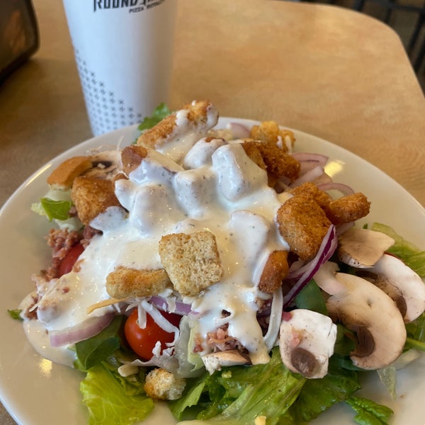 Round Table Pizza - 3 tips