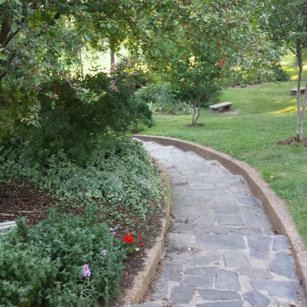 Francis Park - Park in St. Louis Hills