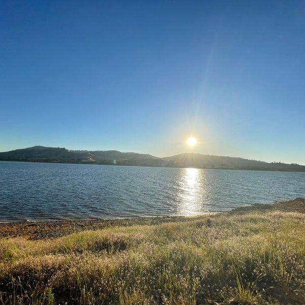 Lake Hume - Lake in Lake Hume Village