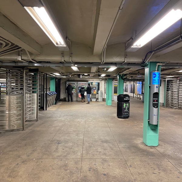 Photos at MTA Subway - Forest Hills/71st Ave (E/F/M/R) - 16 tips from ...