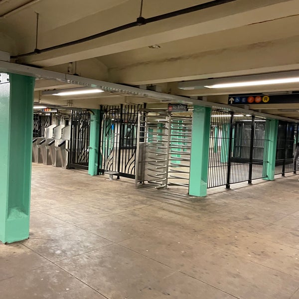 Photos at MTA Subway - Forest Hills/71st Ave (E/F/M/R) - 16 tips from ...