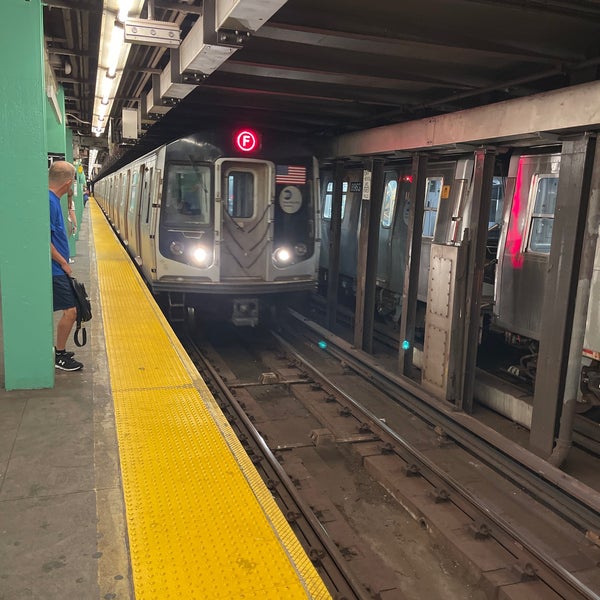 Photos at MTA Subway - Forest Hills/71st Ave (E/F/M/R) - 16 tips from ...