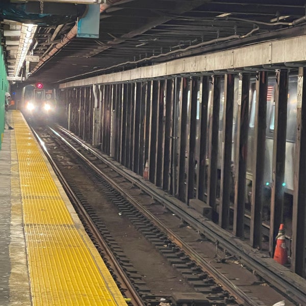 Photos at MTA Subway - Forest Hills/71st Ave (E/F/M/R) - 16 tips from ...