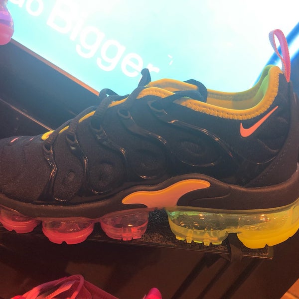 House of Hoops by Foot Locker - Shoe Store in Atlanta