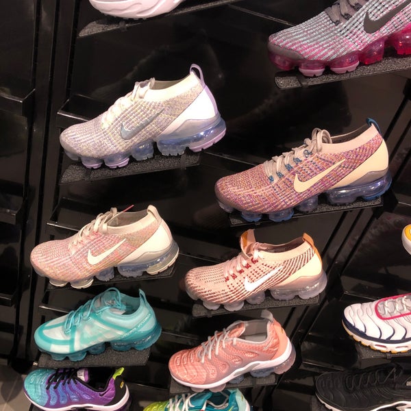 House of Hoops by Foot Locker - Shoe Store in Atlanta