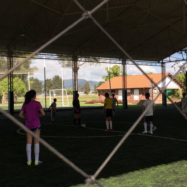 Campos de tenis de Compensar - 4 tips from 118 visitors