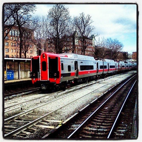 Metro North - Fordham Train Station - Train Station in Bronx